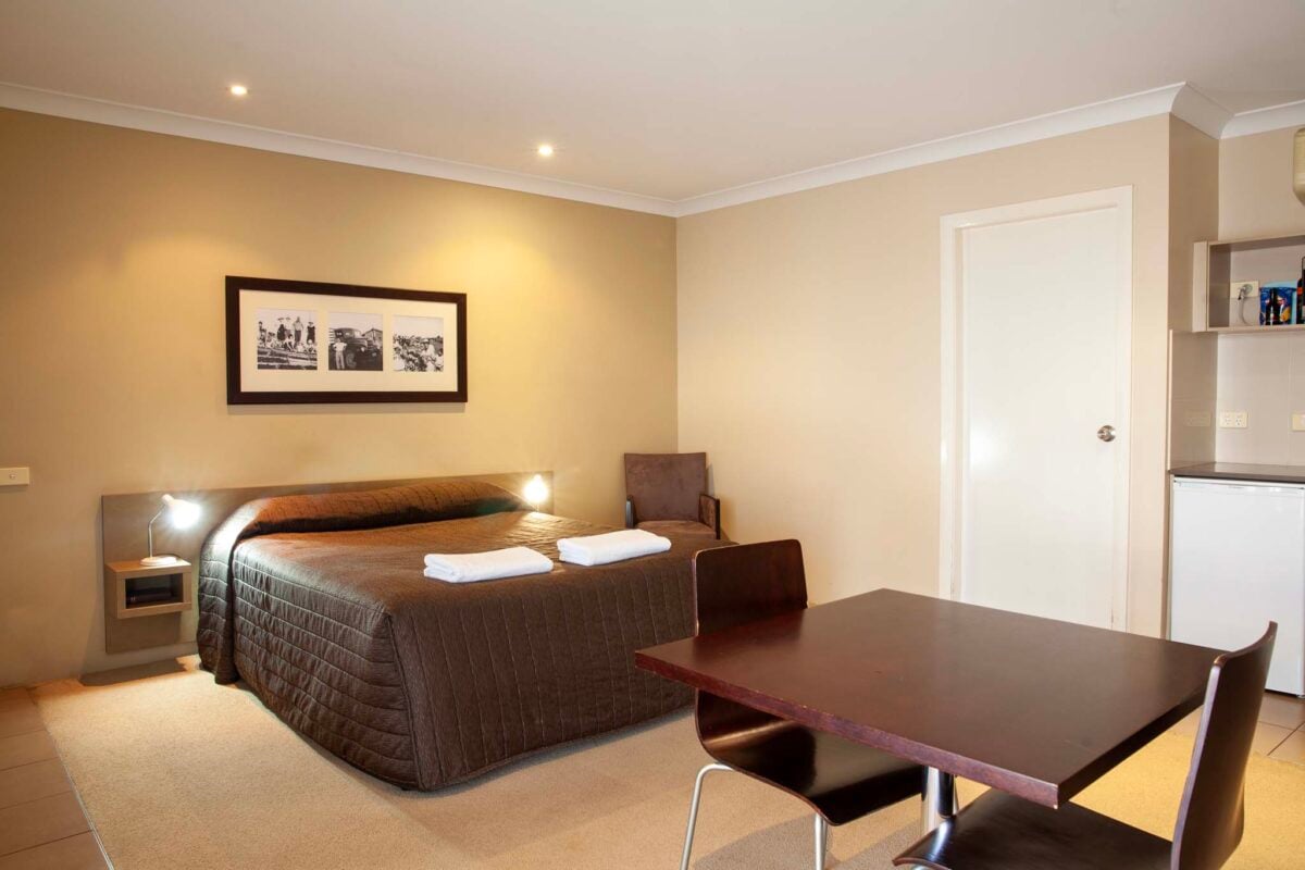 Griffith Motel with Ground Floor Rooms and Onsite Dining